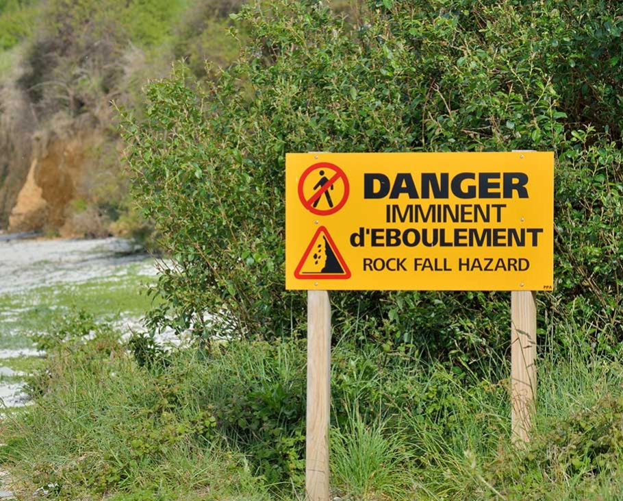 Panneaux et pictogrammes de sécurité, découvrez la norme ISO 7010.