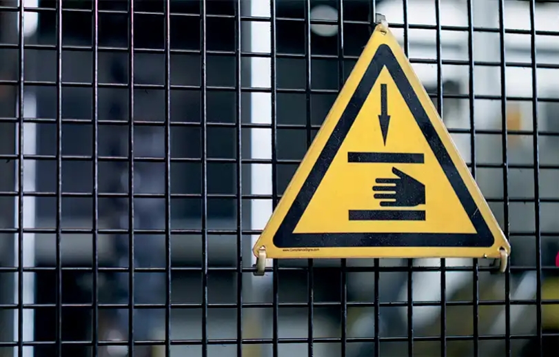 Pictogrammes industriels : comprendre les normes ISO, CLP & ISO 20560.